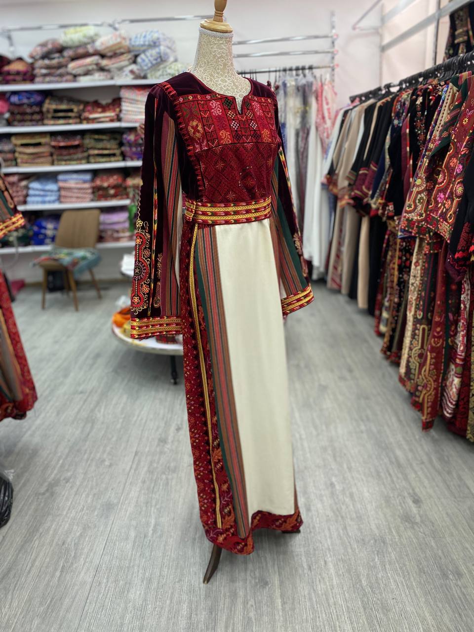 New velvet Majdalawi thobe – Hanoon embroidery